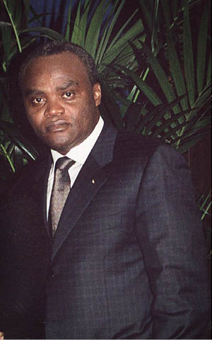 Cameroun : Jean-Paul Nana Sandjo, le patron de Camair-co, sur un siège ...