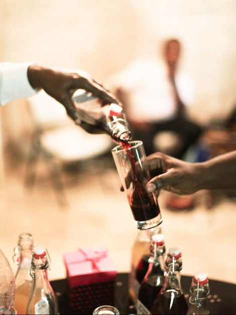 Alcools et vin de palme : N’ZanToukou réinvente le koutoukou ivoirien ...