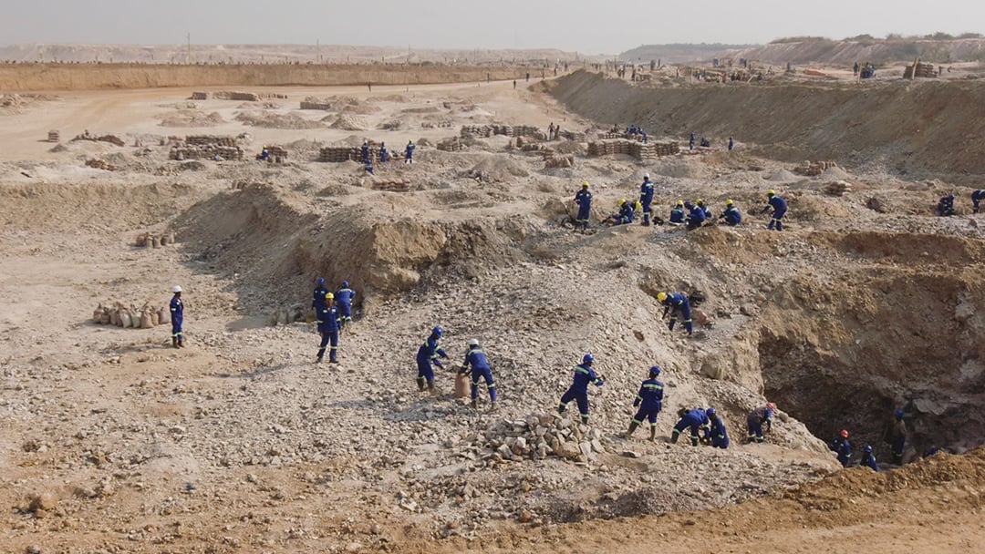 RDC : quand les géants Glencore et Trafigura s’allient aux « creuseurs » illégaux – Jeune Afrique