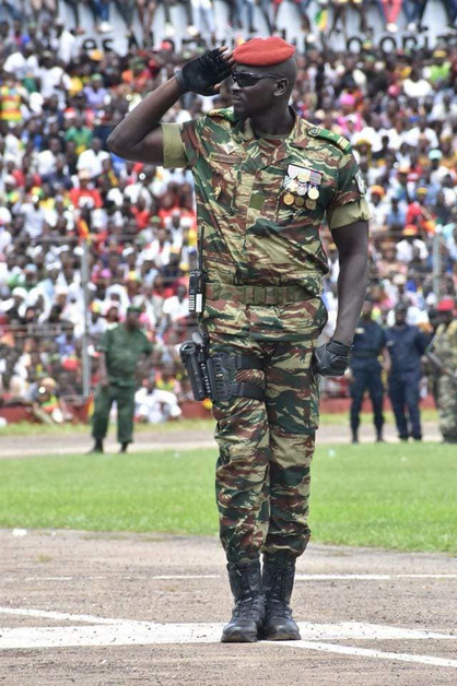 Guinée Qui Est Mamadi Doumbouya Le Lieutenant Colonel Qui A Renversé
