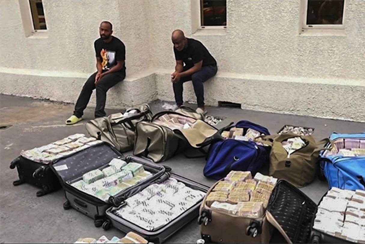 Au procès de la « Young Team », les seconds couteaux du régime Bongo ...