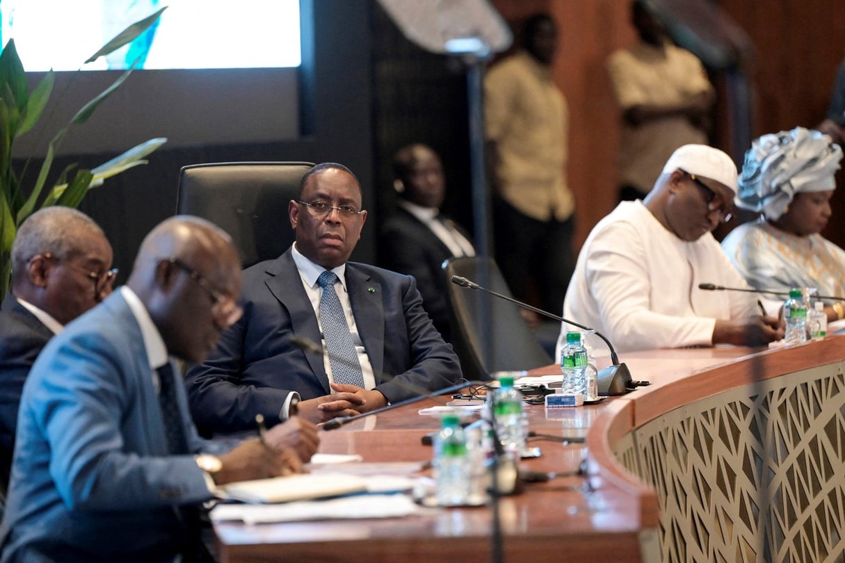Affaire du « milliard de dollars » : Macky Sall porte plainte pour ...