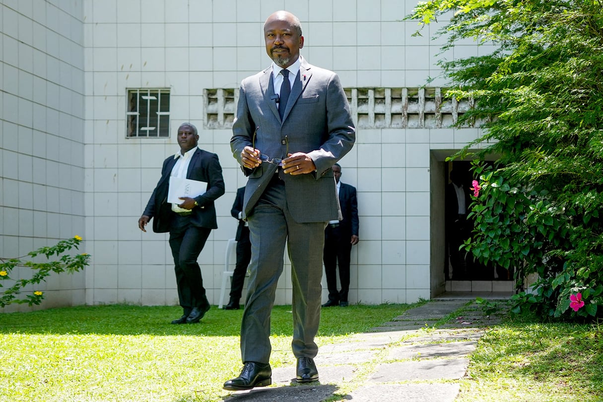 Au Gabon, ce que l’on sait de la détention d’Alain-Claude Bilie-By-Nze ...