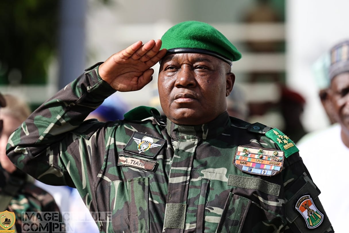 « Plus vite que Goïta, plus fort que Traoré » : Tiani, souverainiste en ...