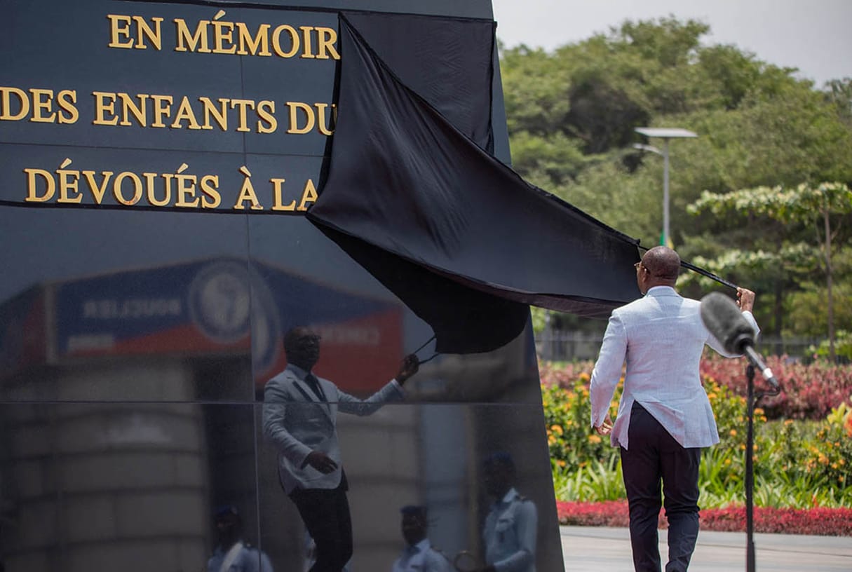 Bénin : l’Amazone, Bio Guéra et l’obélisque aux dévoués, trois ...