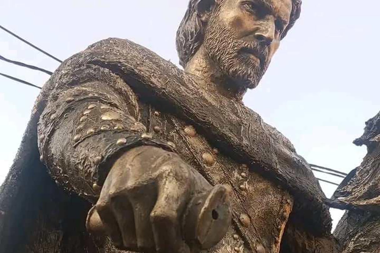 En Algérie, le déboulonnage de la statue du roi berbère Aksil suscite l ...