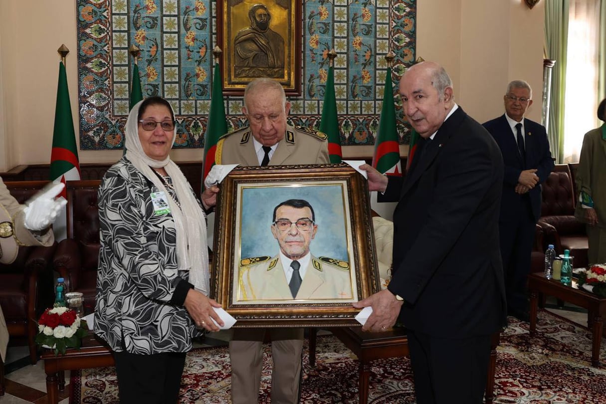 En Algérie, un hommage tardif mais significatif pour le général Hocine ...
