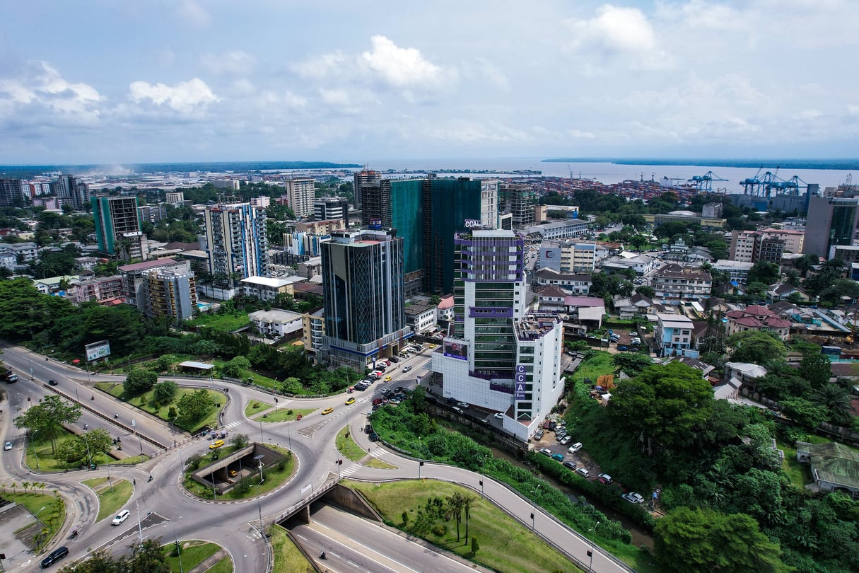 À Douala, entre palais, tours et business, Bonanjo tout en puissance