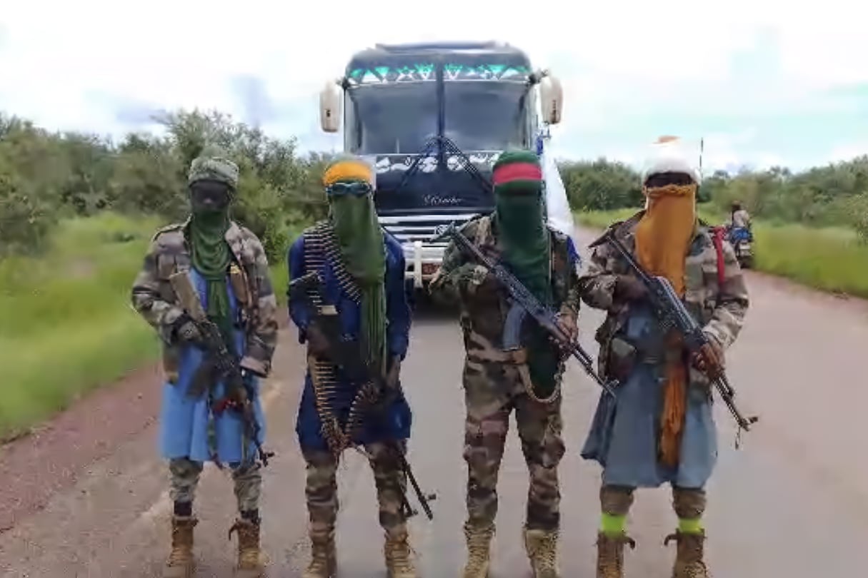 Routes bloquées, camions incendiés, entreprises attaquées : le JNIM ...