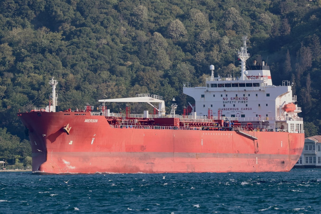 Un pétrolier de la flotille fantôme russe a-t-il été saboté au large de ...