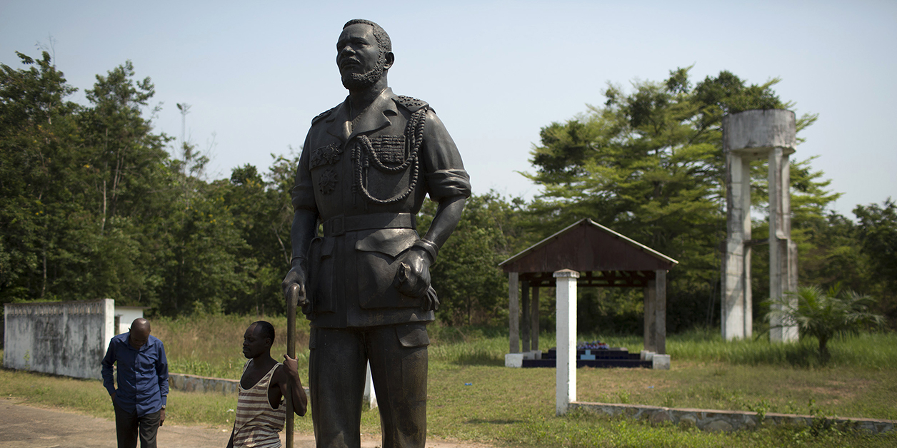 Le 4 décembre 1977, Jean-Bedel Bokassa était couronné empereur de ...