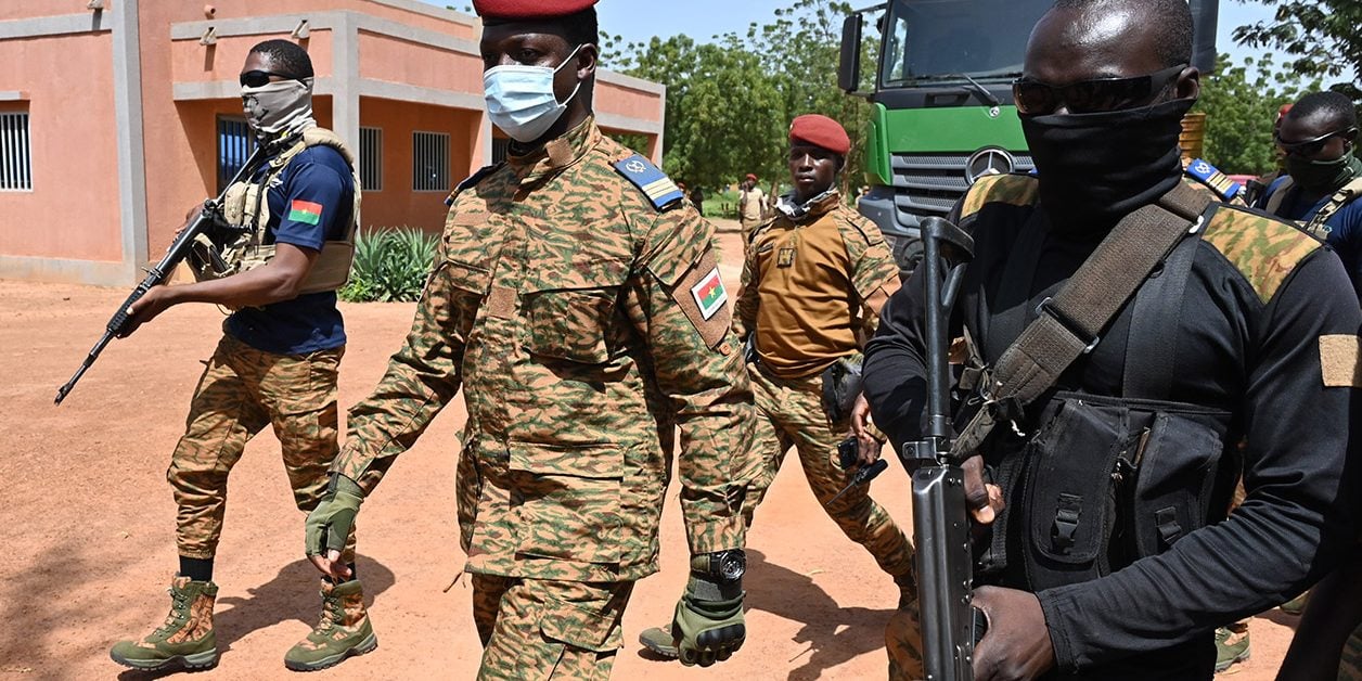 Ibrahim Traoré défend l’armée burkinabè après le massacre de Karma