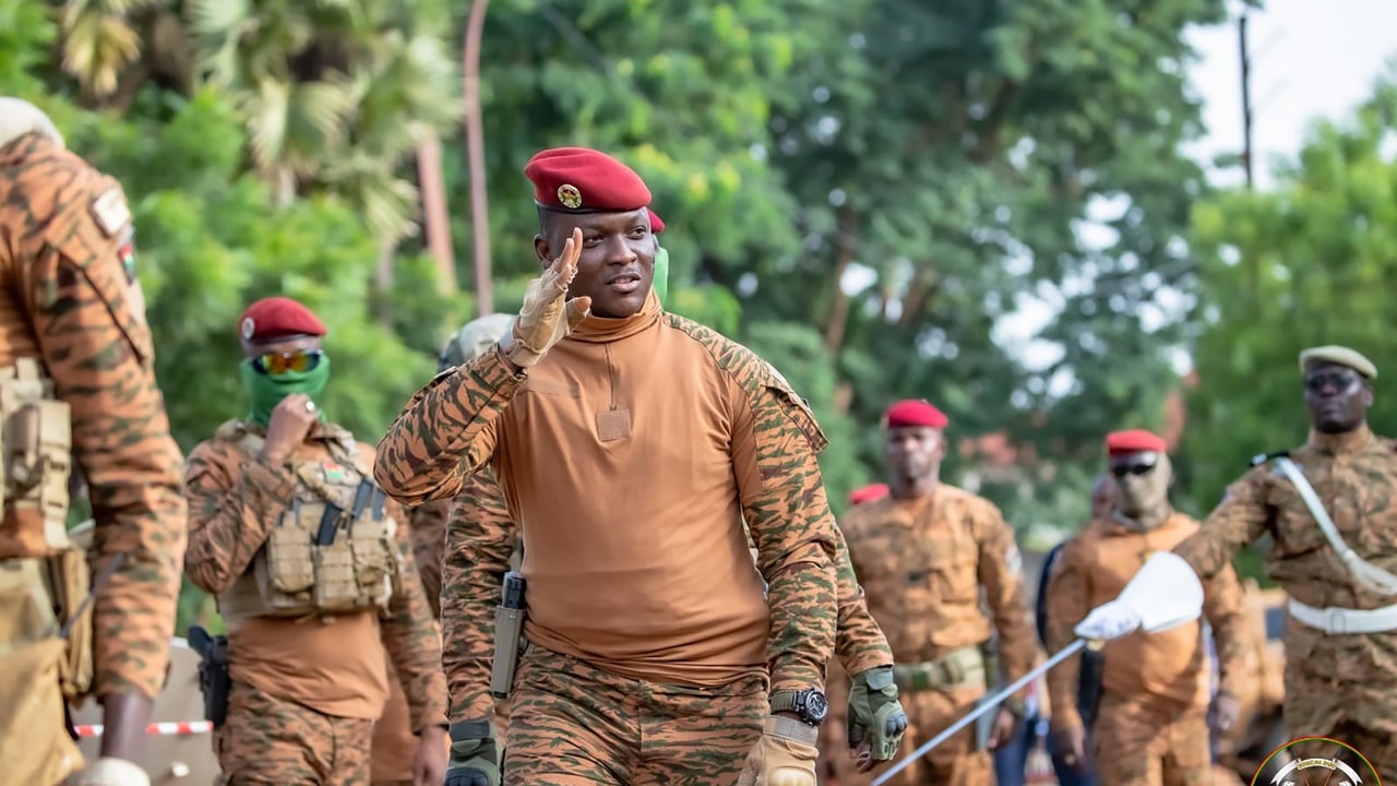 Ibrahim Traoré envoie ses officiers mécontents en stage en Russie