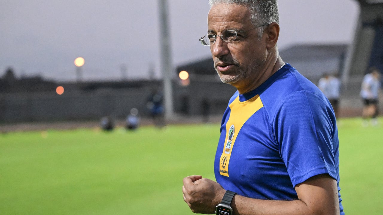 Sanctionné par la CAF pour avoir critiqué le Maroc, l’Algérien Adel ...