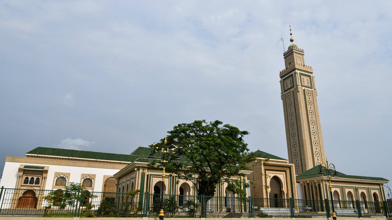 À Abidjan, la mosquée Mohammed VI ouvre (enfin) ses portes