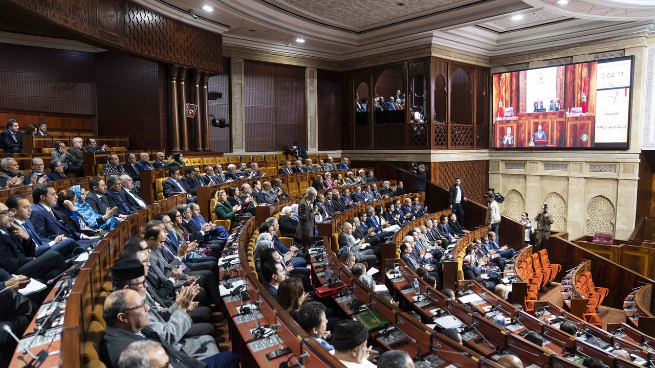 Au Maroc, le roi Mohammed VI rappelle les parlementaires à l’ordre