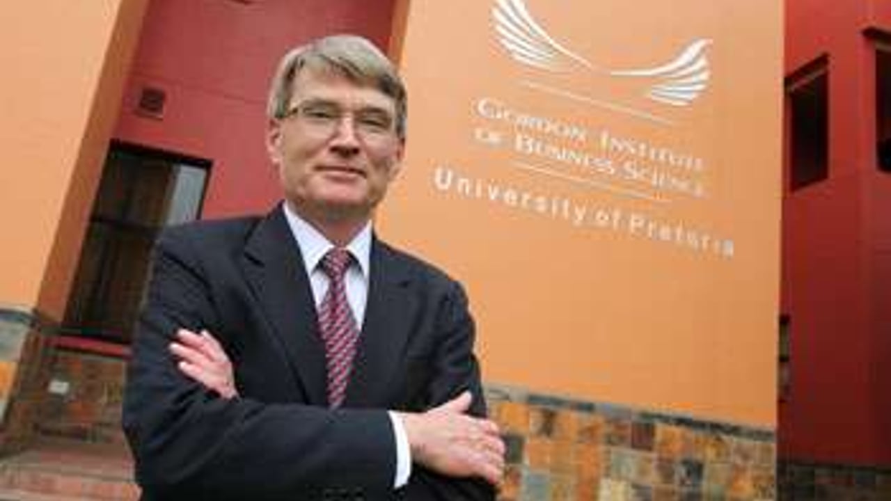 Jonathan Cook : « Enseigner global, appliquer africain