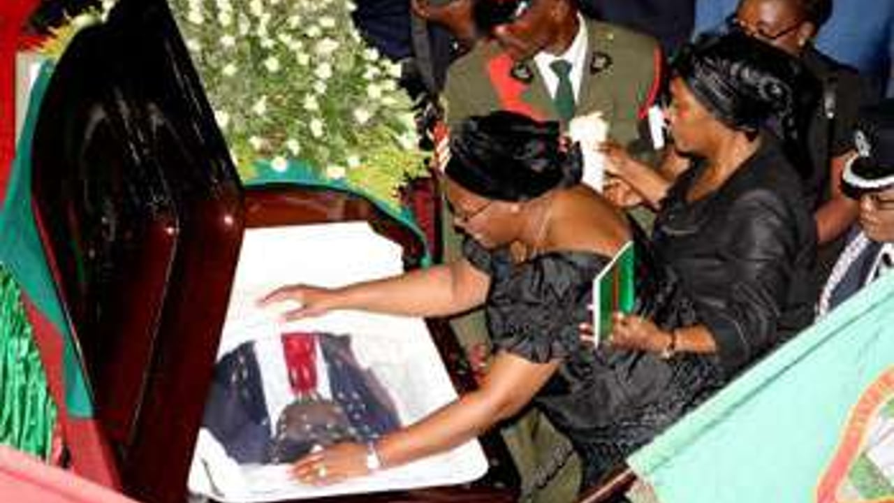 Zambie : la veuve et le fils de Michael Sata candidats à sa succession