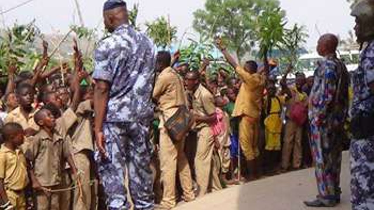 Grèves au Togo : 22 blessés dans des affrontements entre forces de l ...