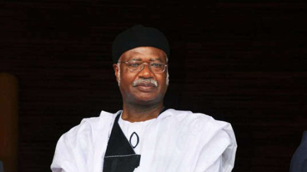 Cameroun : Philémon Yang l’insubmersible