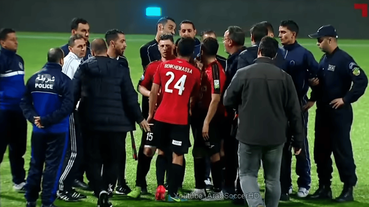 Algérie : les clubs de football professionnel inquiets après le retrait ...