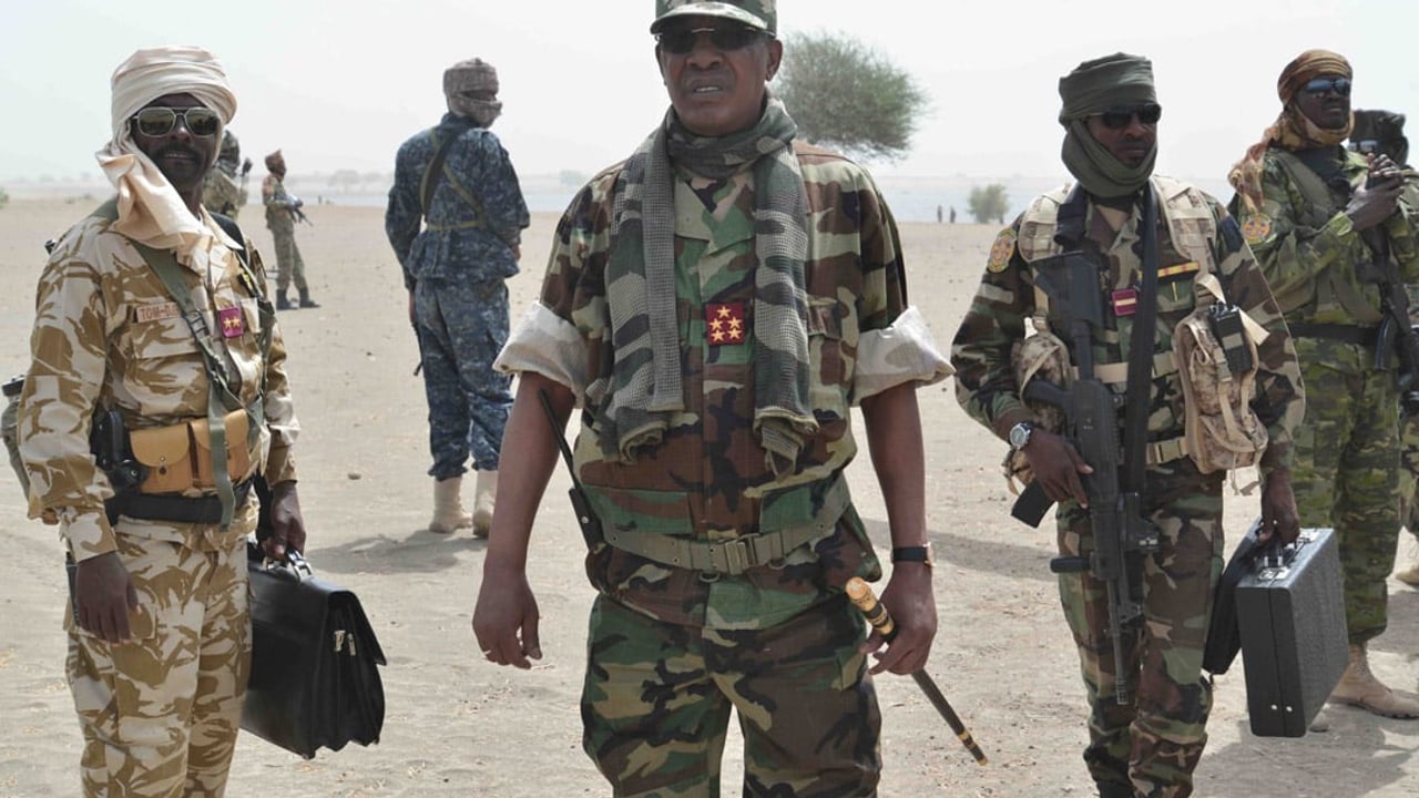 Diplomatie, défense, affaires… Idriss Déby Itno, jamais sans ses fils