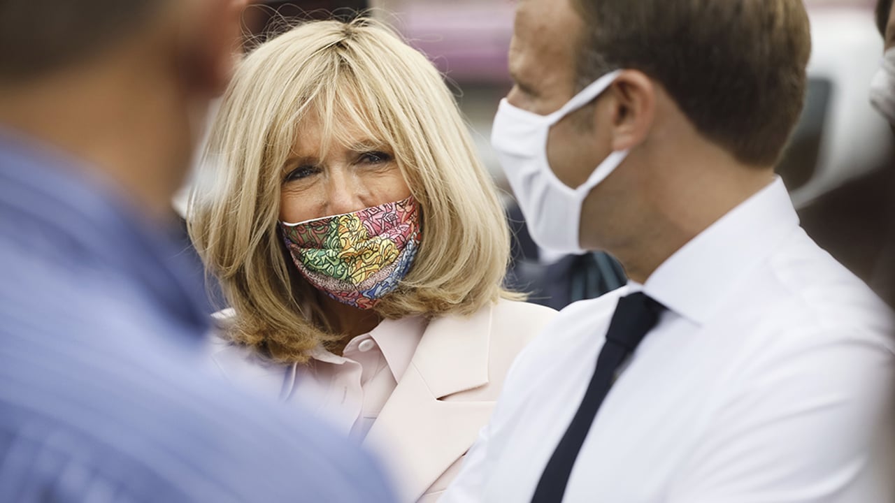 Maroc : Brigitte Macron adopte les masques signés Mehdi Qotbi