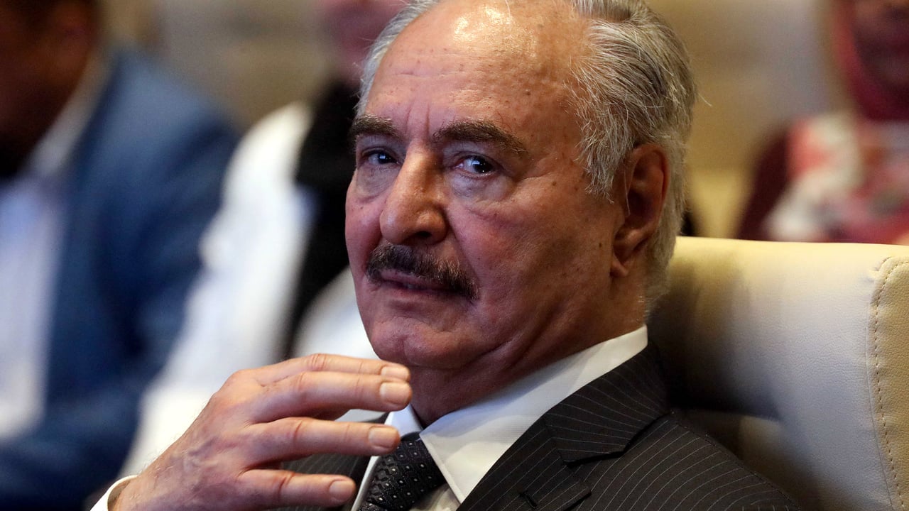 Libye : Emmanuel Macron a reçu le maréchal Khalifa Haftar à l’Élysée